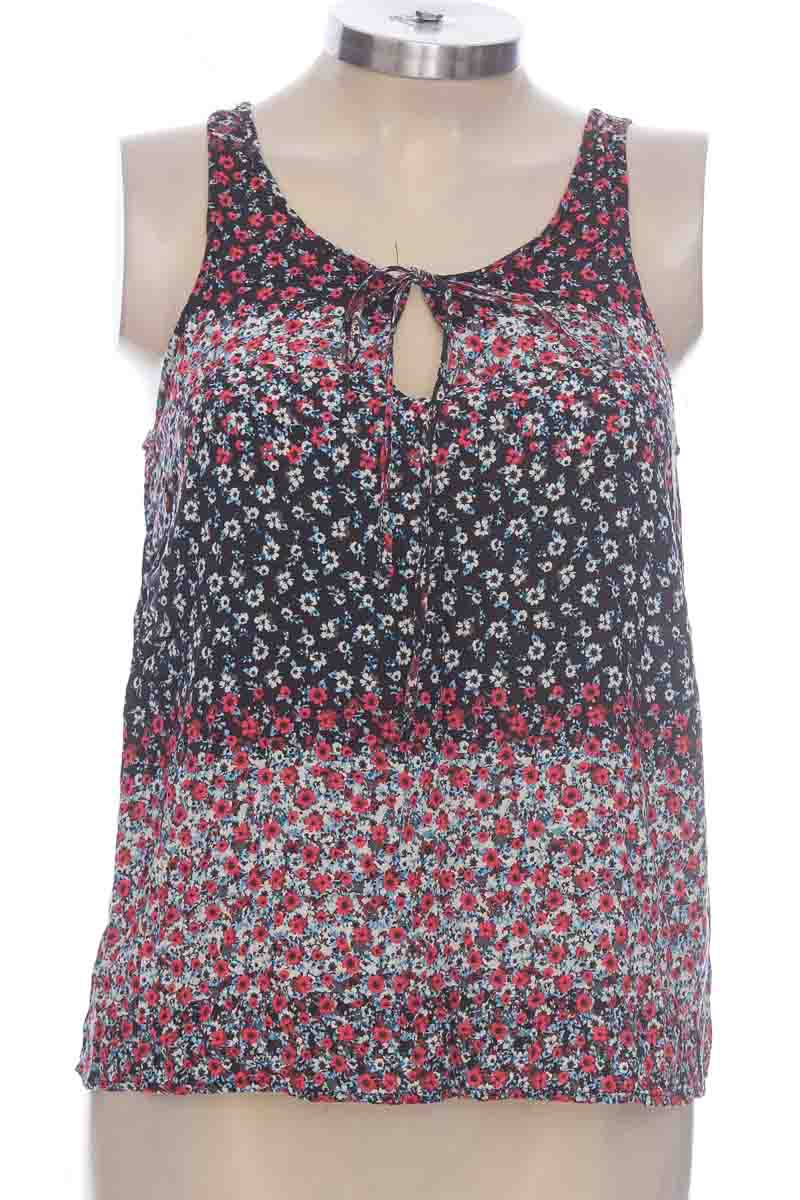 Top / Camiseta color Azul - Stradivarius | Closeando