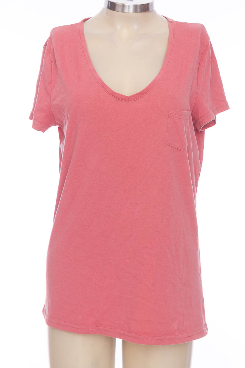 Top / Camiseta color Rosado - University Club | Closeando