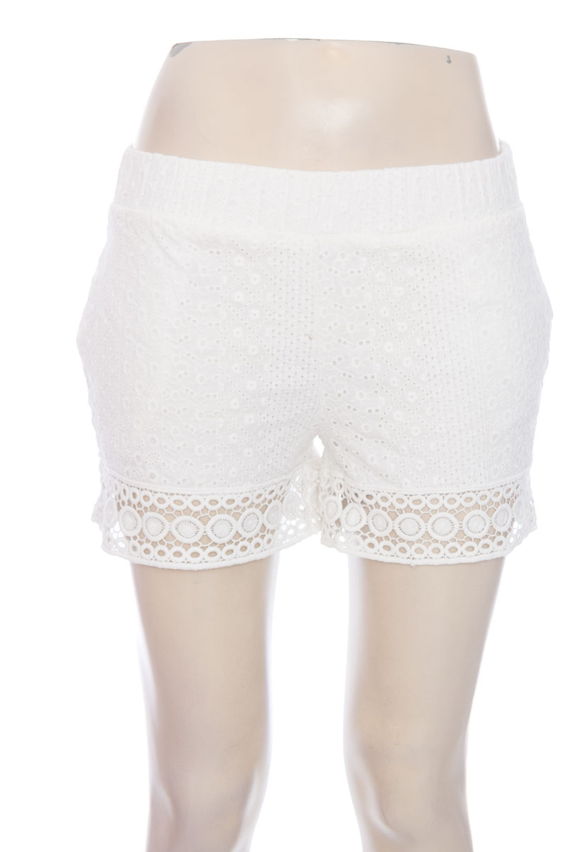 Short color Blanco - ELA | Closeando