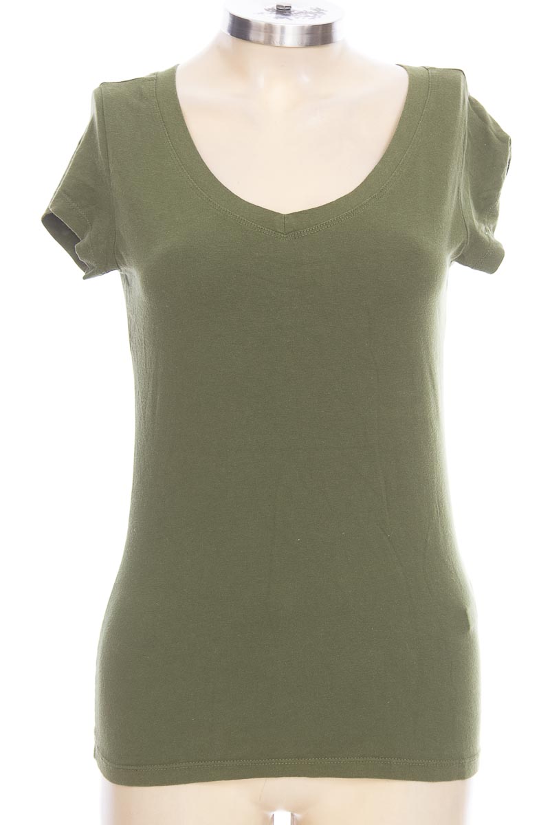 Top / Camiseta color Verde - Arkitect | Closeando