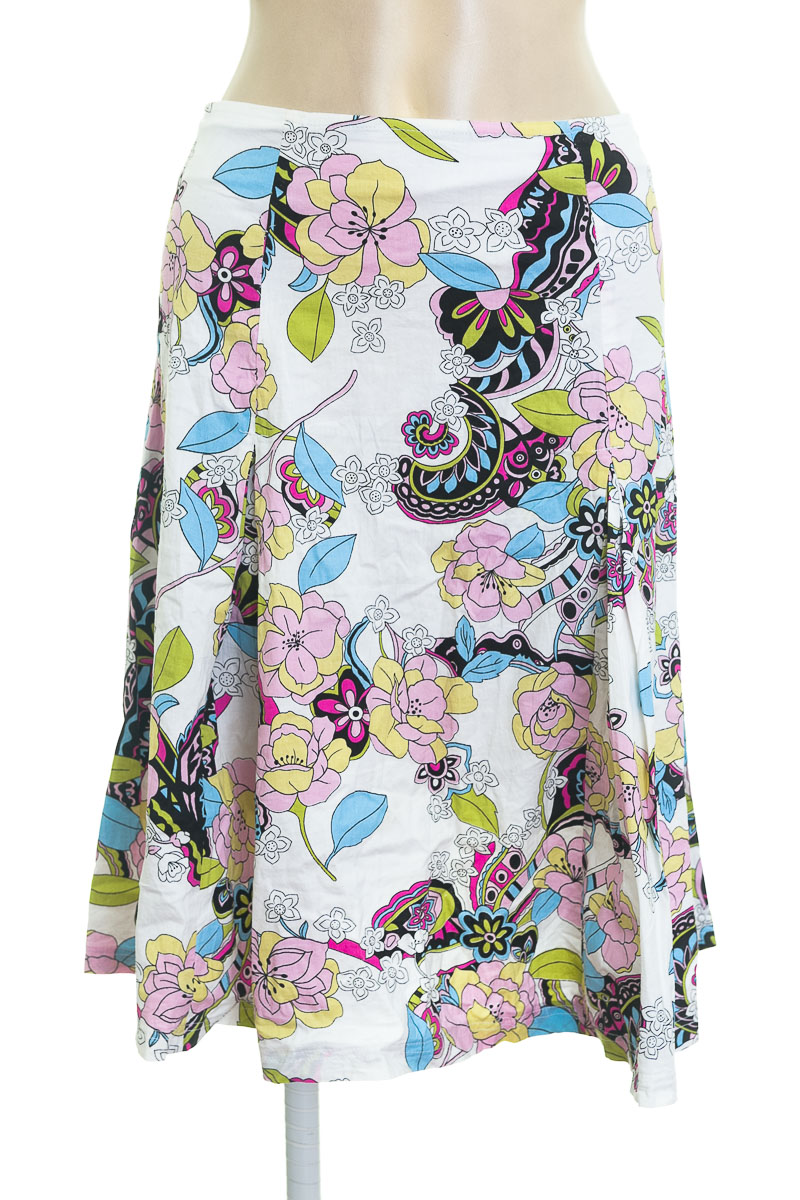 Falda color Blanco - Out Collection | Closeando