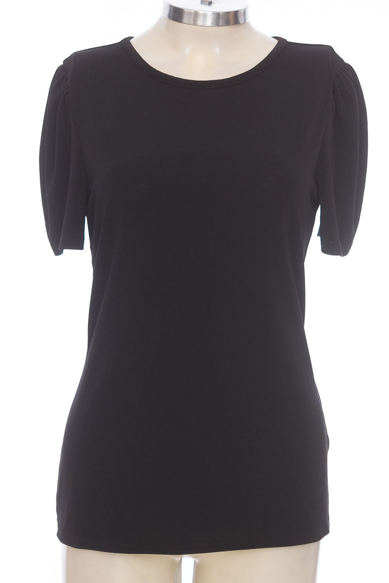 Top / Camiseta color Negro - Express | Closeando