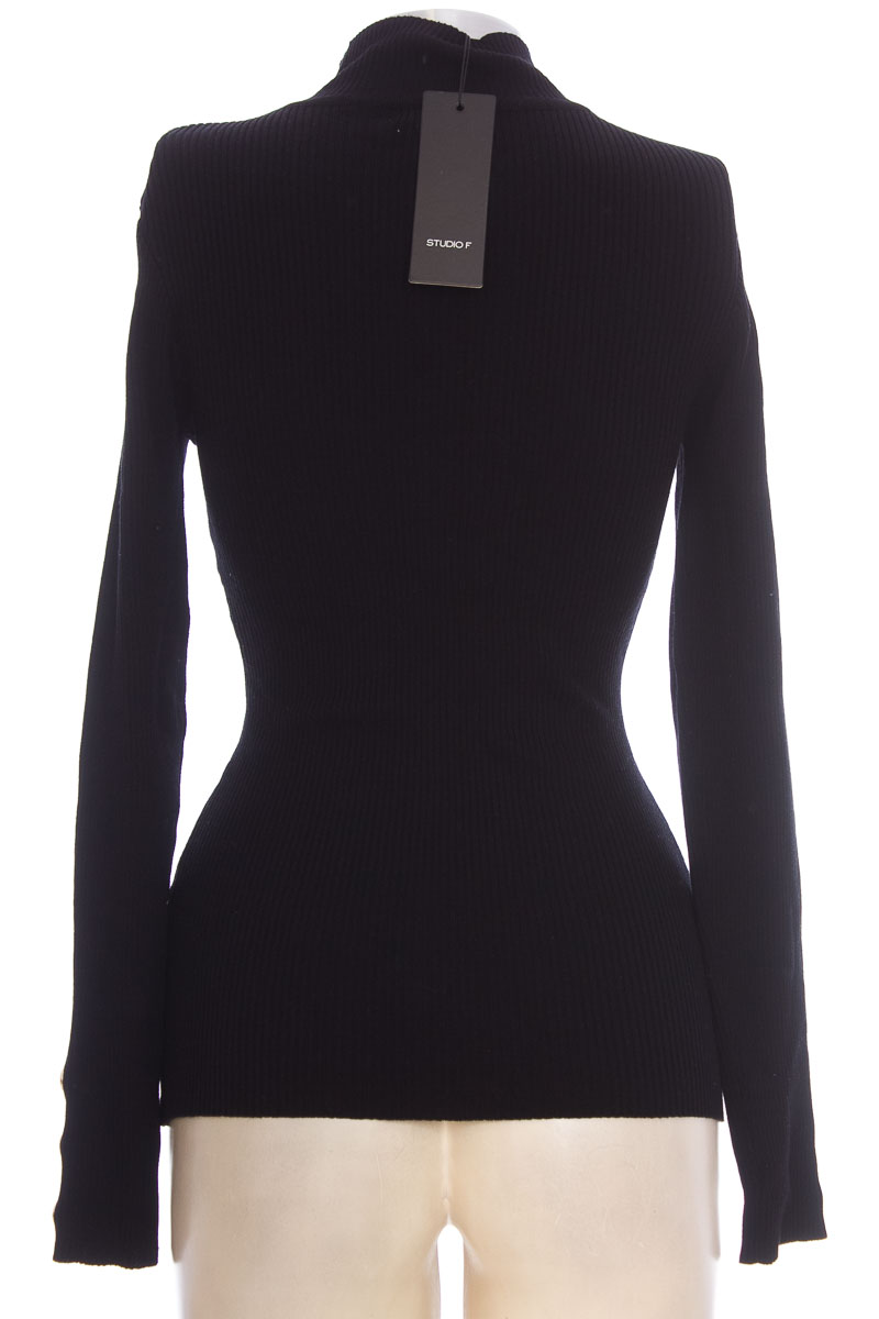 Sweater color Negro - Studio F | Closeando