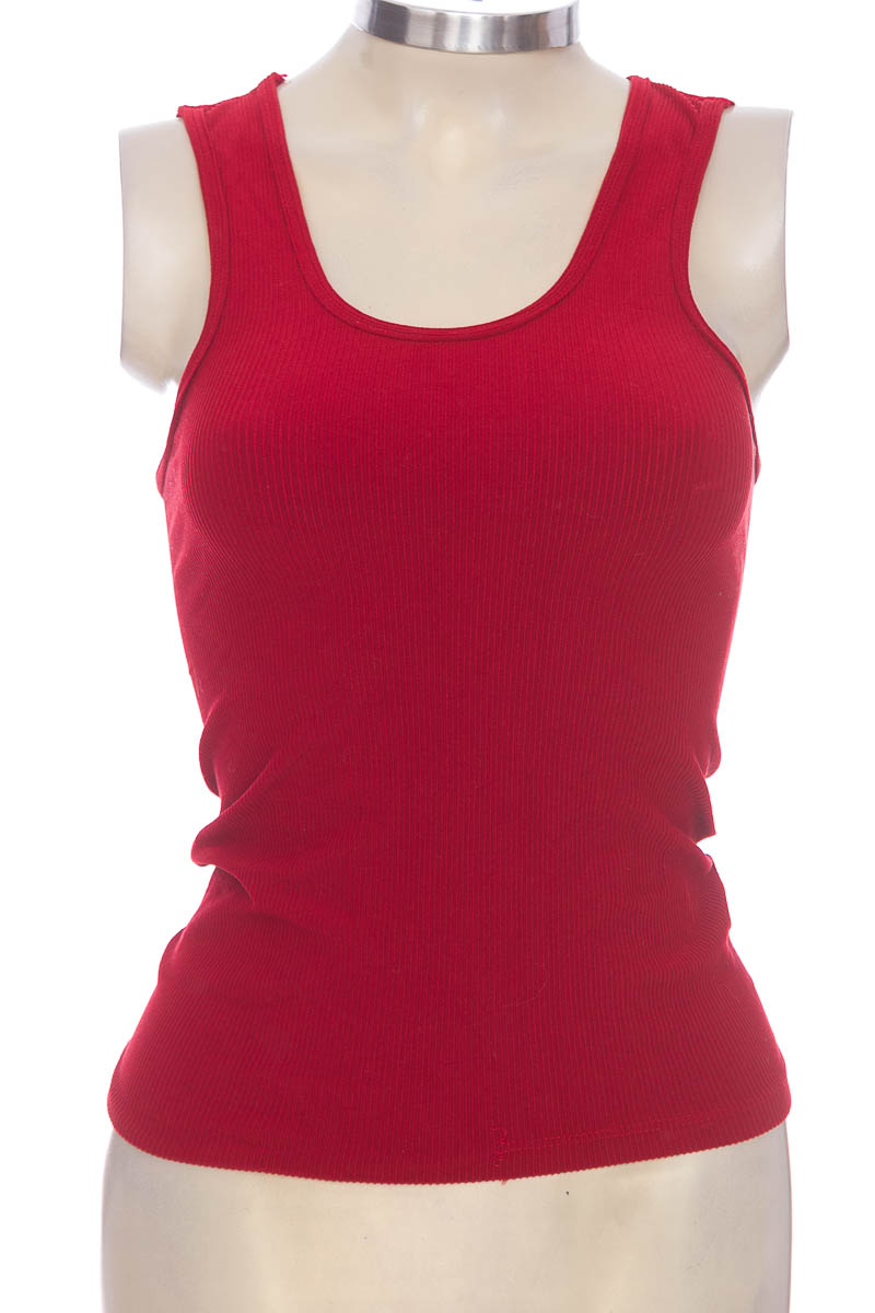 Top / Camiseta color Rojo - LBN | Closeando