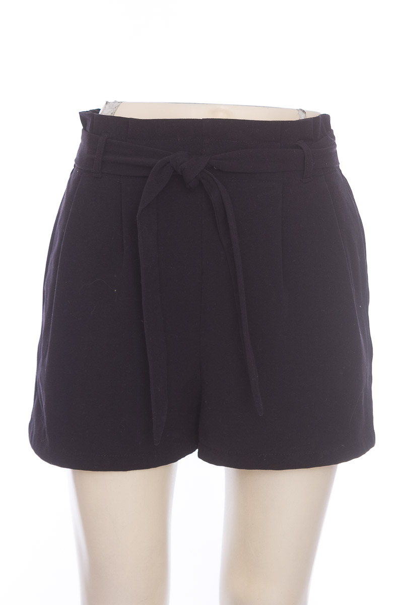 Short color Negro - Stradivarius | Closeando