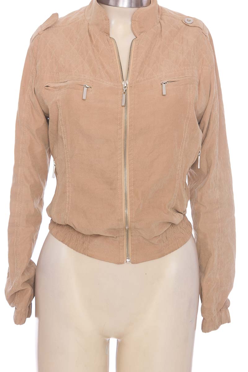Chaqueta / Abrigo color Beige - Dska | Closeando
