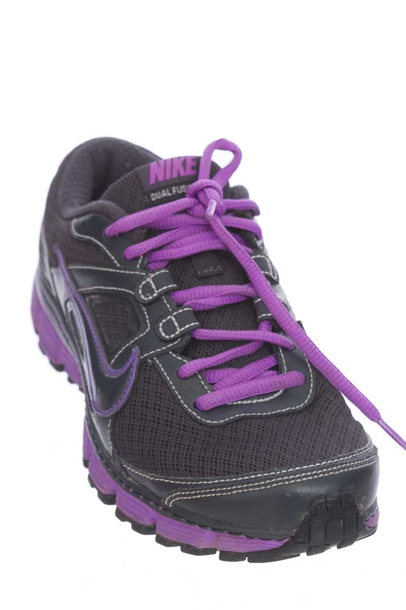 Zapatos color Gris - Nike | Closeando