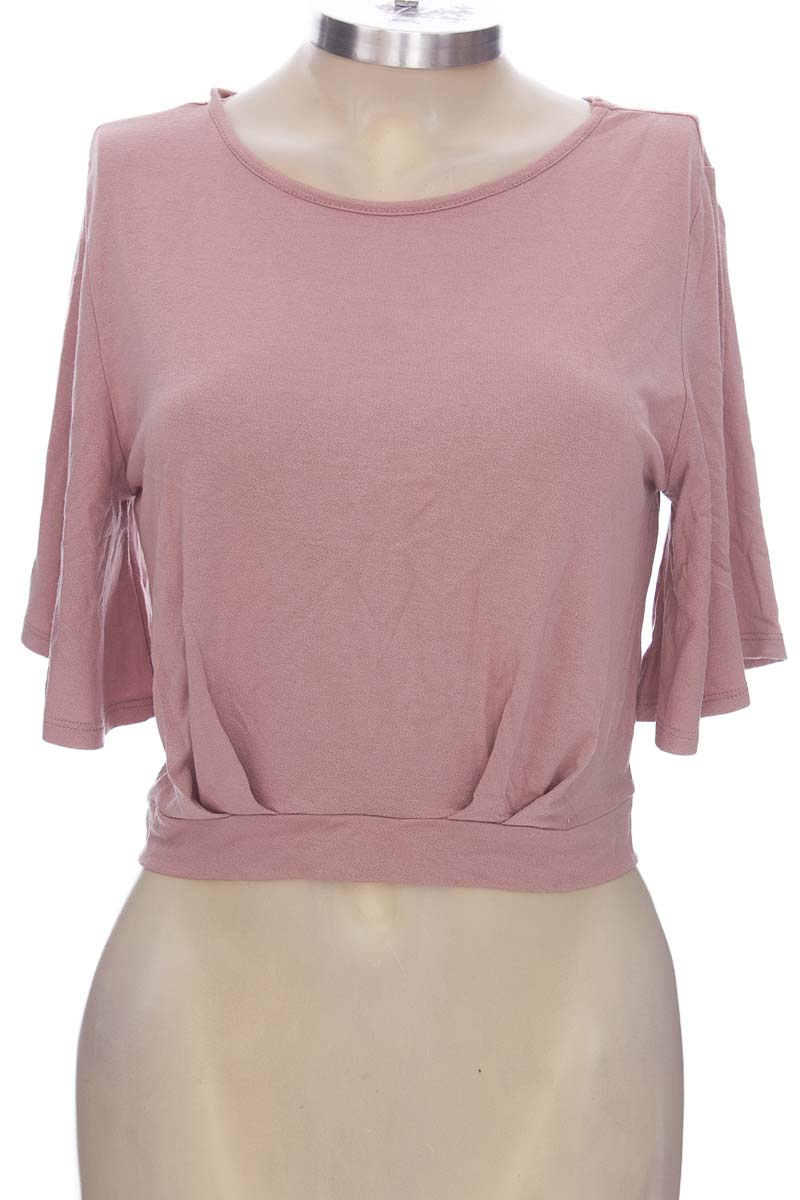 Top / Camiseta color Rosado - Closeando talla M de Segunda Mano | Closeando