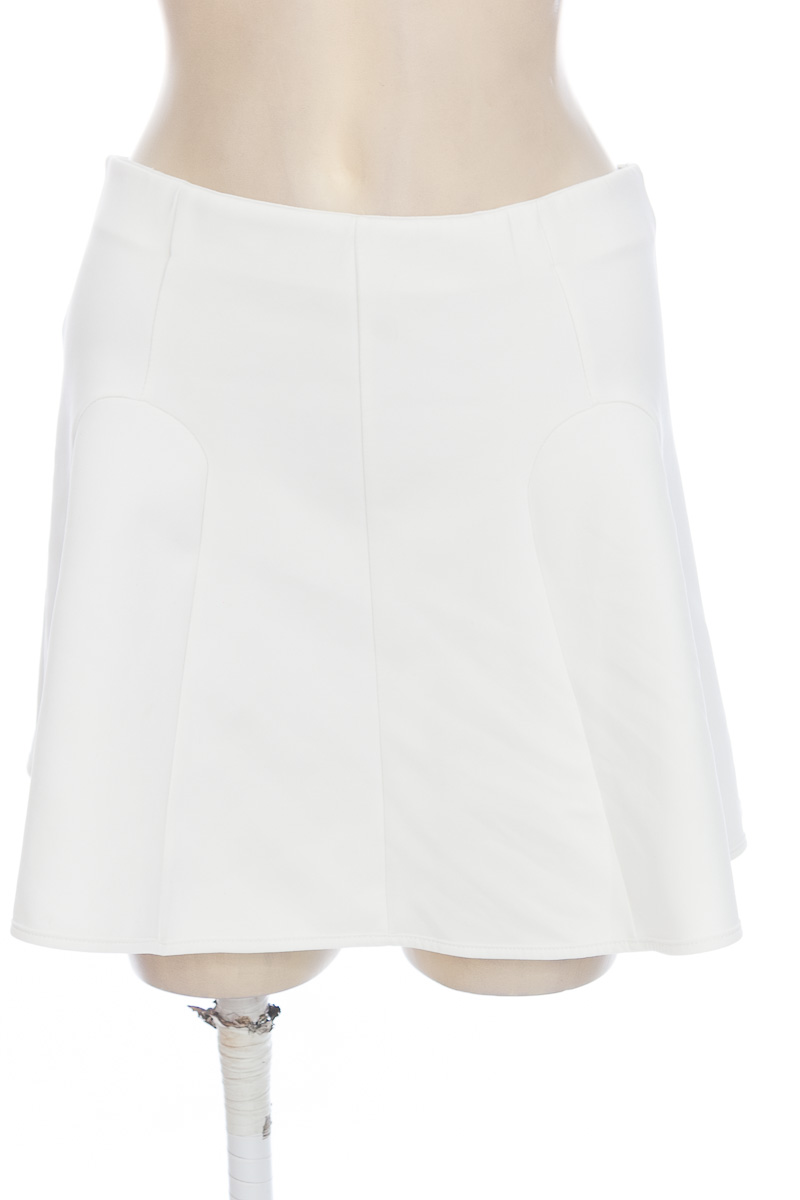 Falda color Blanco - MNG | Closeando