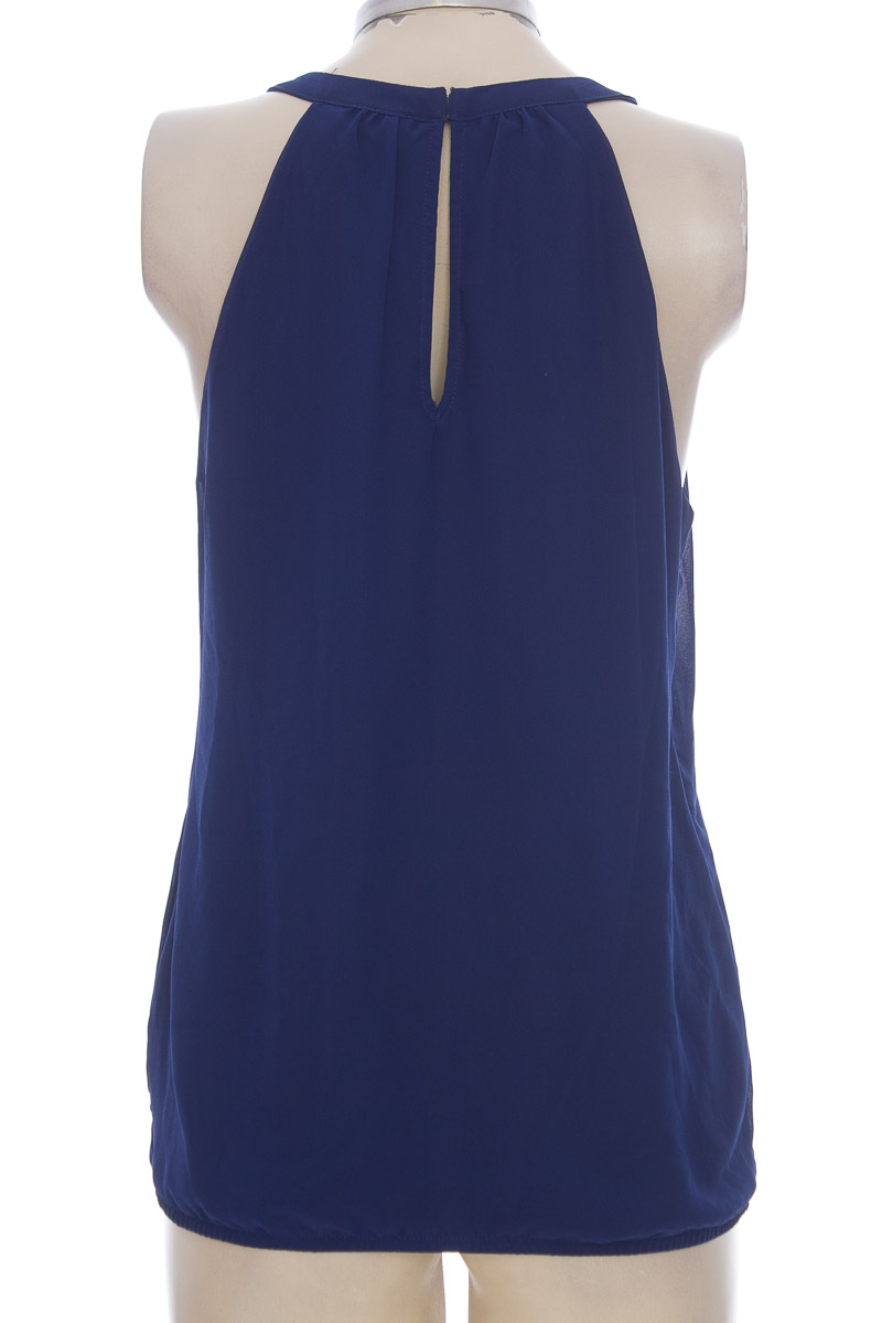 Top / Camiseta color Azul - Express | Closeando