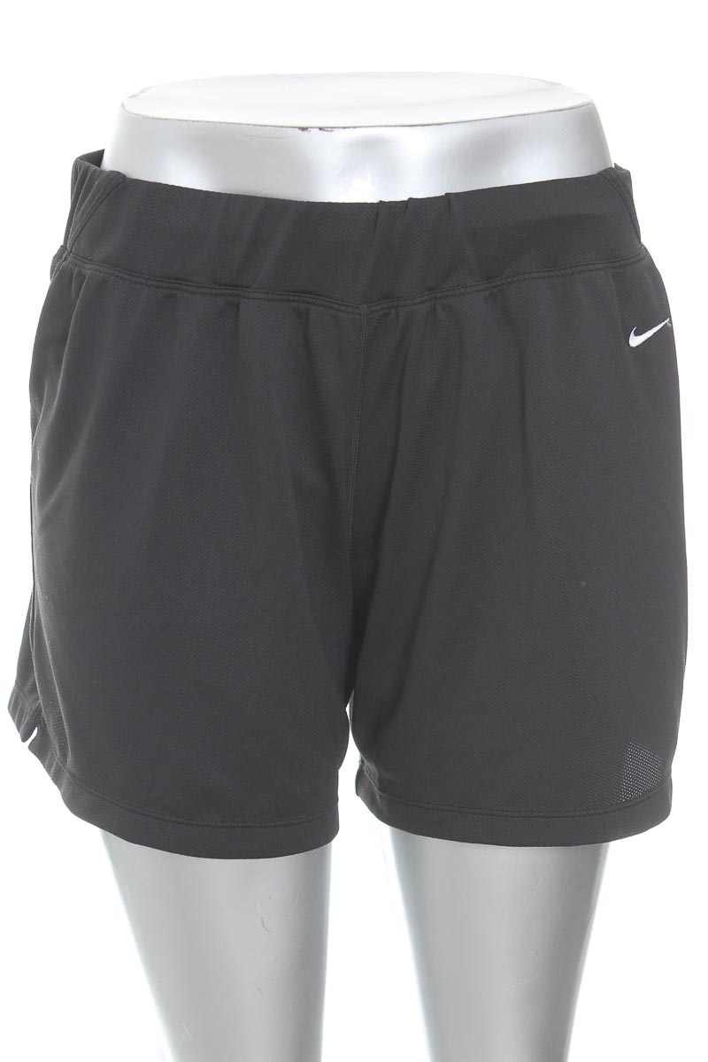 Short color Negro - Nike | Closeando