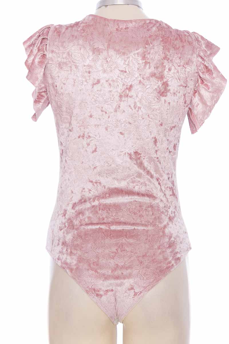 Top / Camiseta color Rosado - Closeando | Closeando