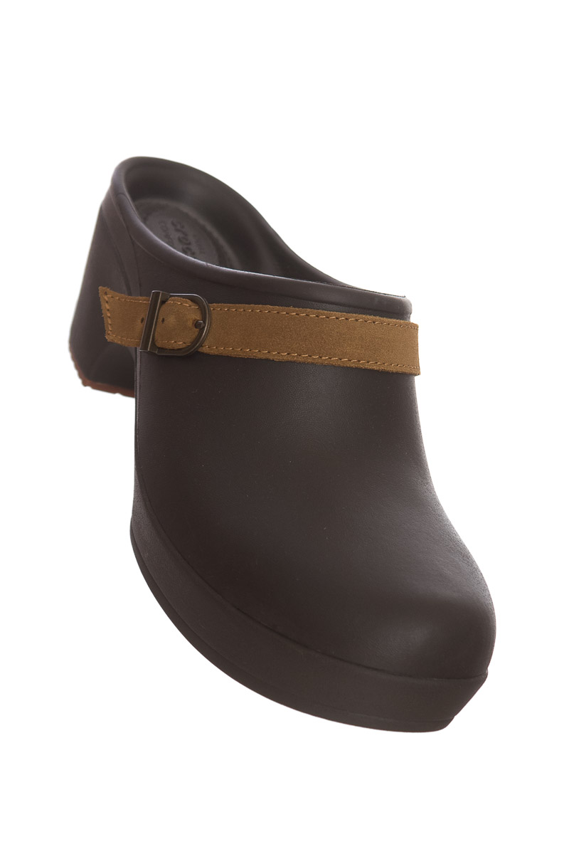 Zapatos color Café - Crocs talla 9 de Segunda Mano | Closeando