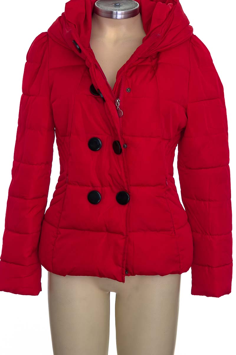 Chaqueta / Abrigo color Rojo - LELE | Closeando