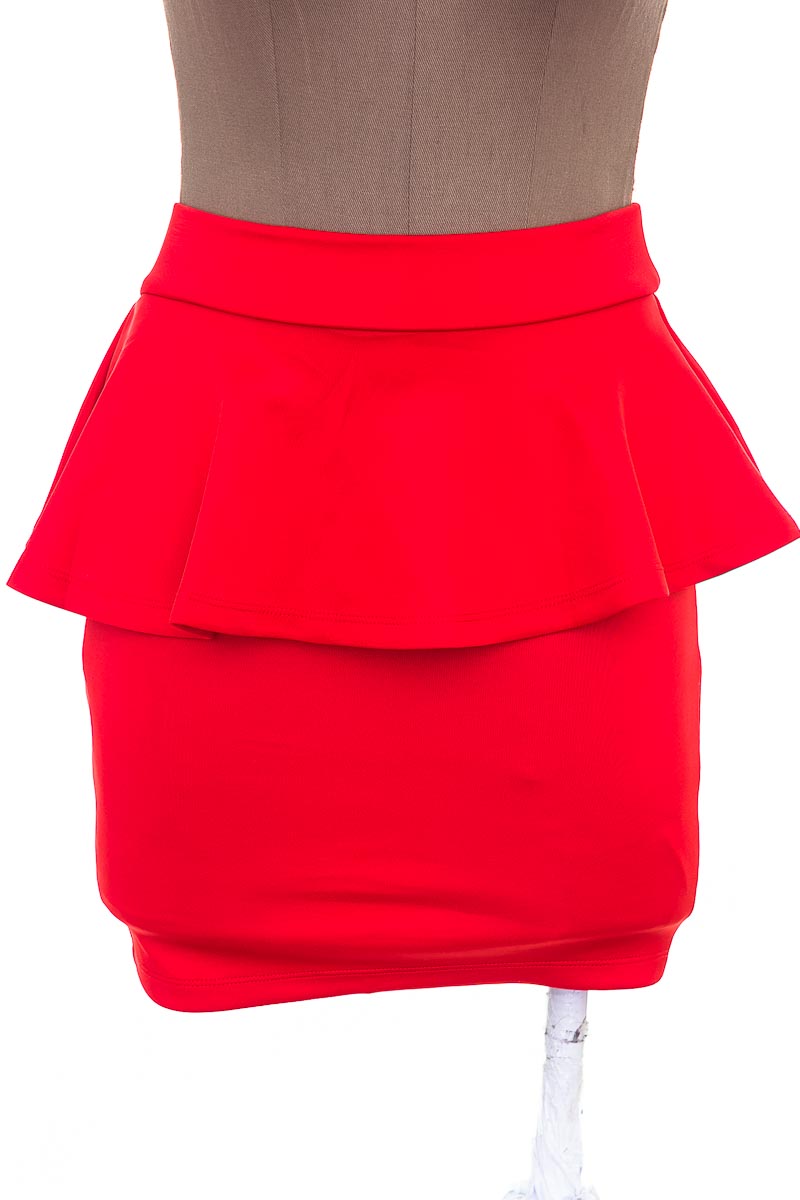 Falda color Rojo - BEBE | Closeando