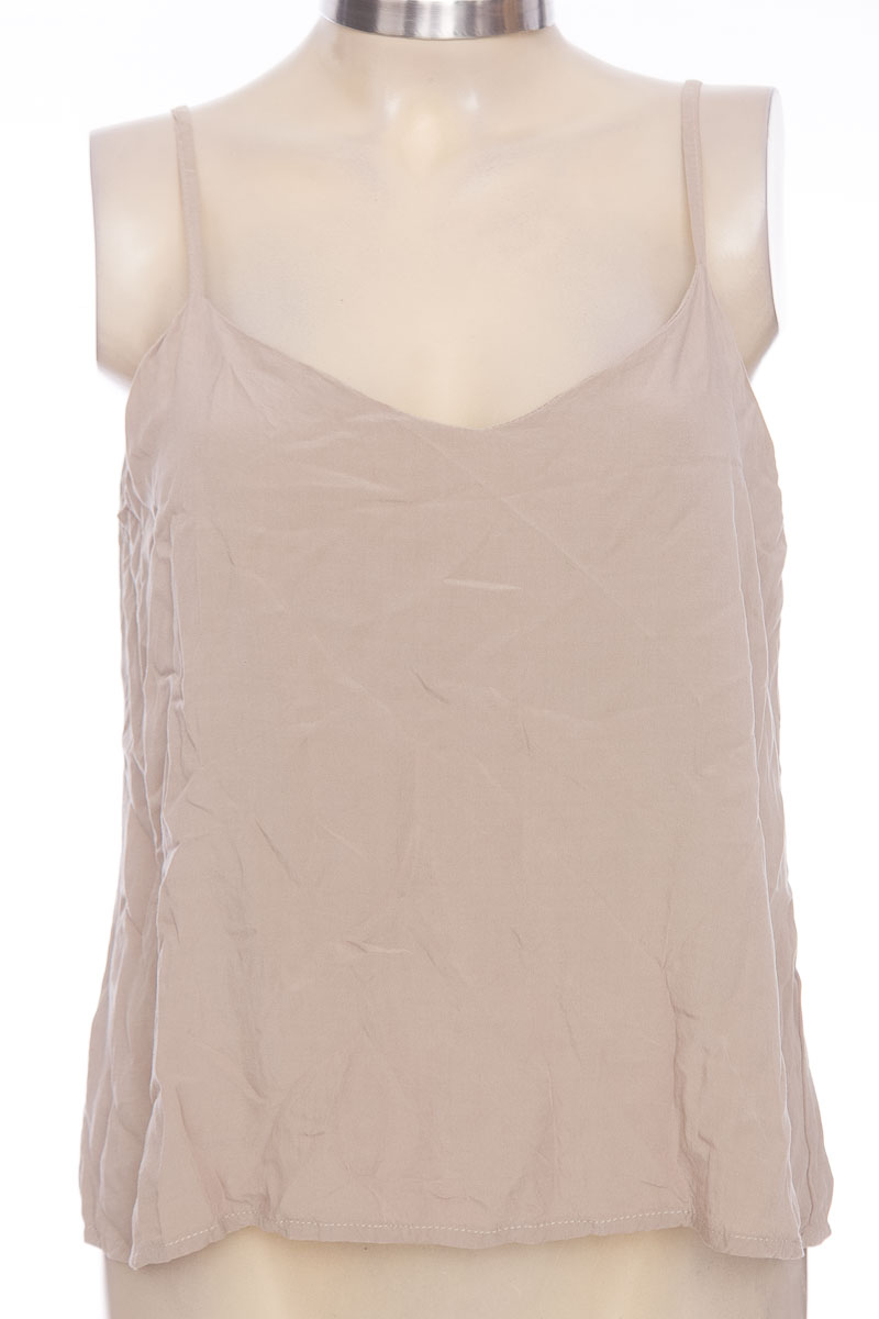 Top / Camiseta color Gris - Leonisa talla S de Segunda Mano | Closeando