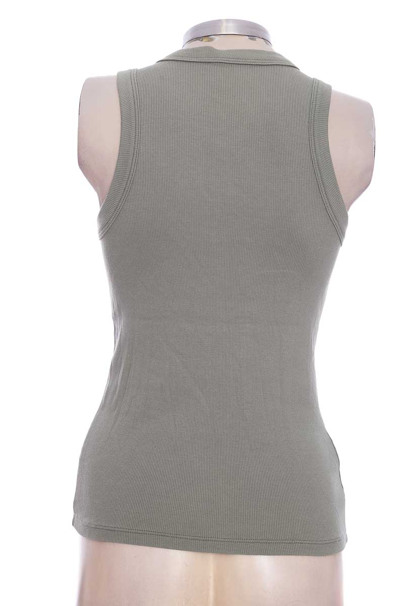 Top / Camiseta color Verde - Gef | Closeando