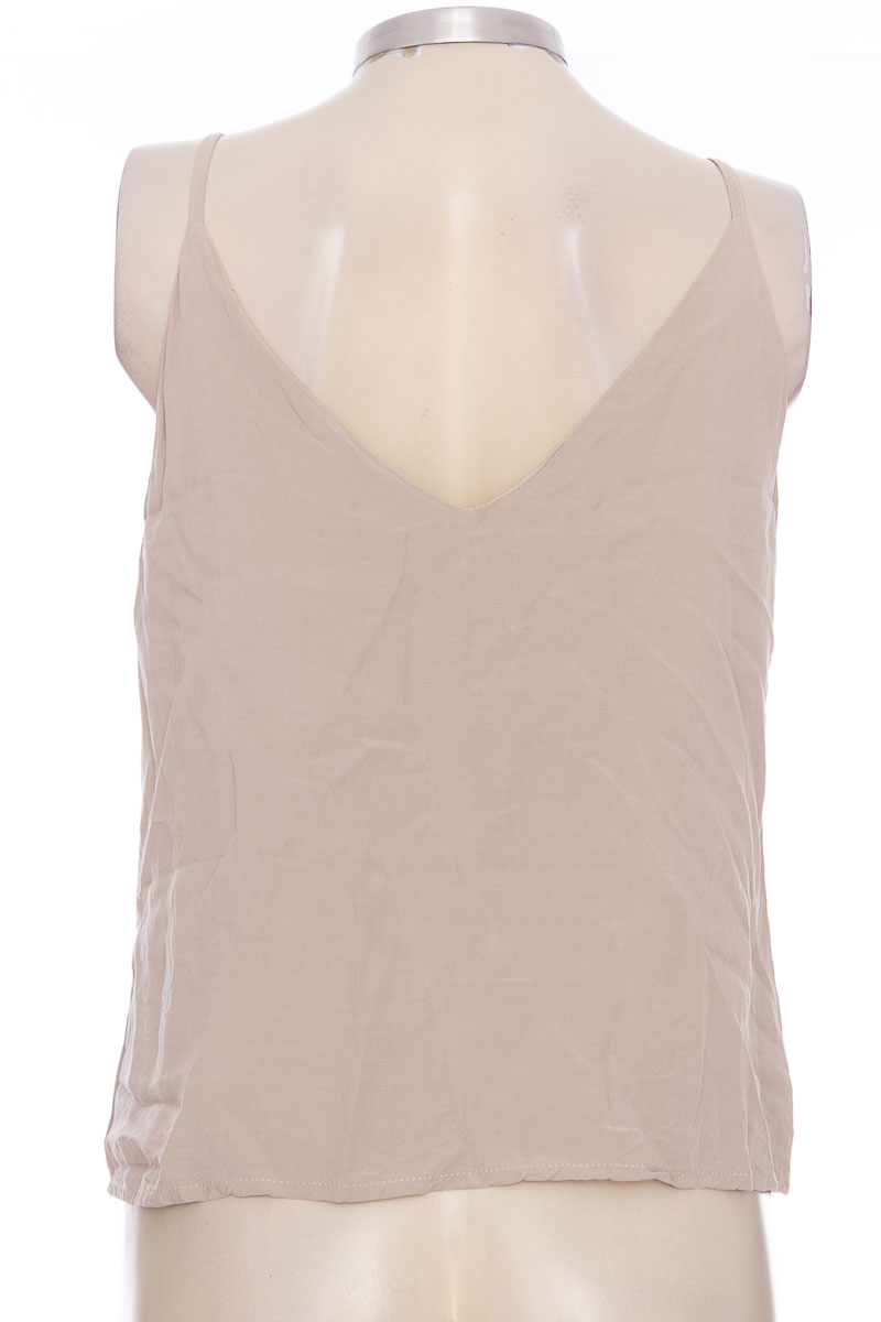 Top / Camiseta color Gris - Leonisa talla S de Segunda Mano | Closeando