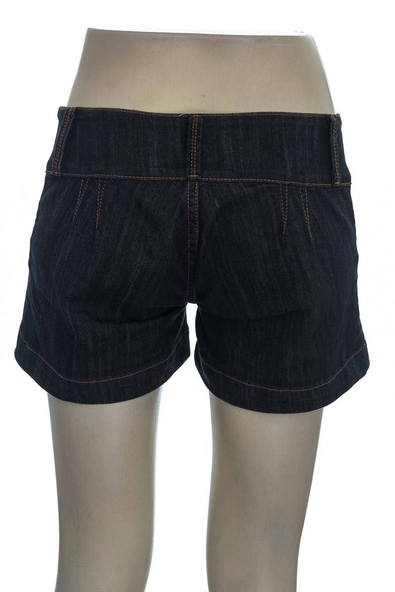 Short color Negro - RAGGED | Closeando