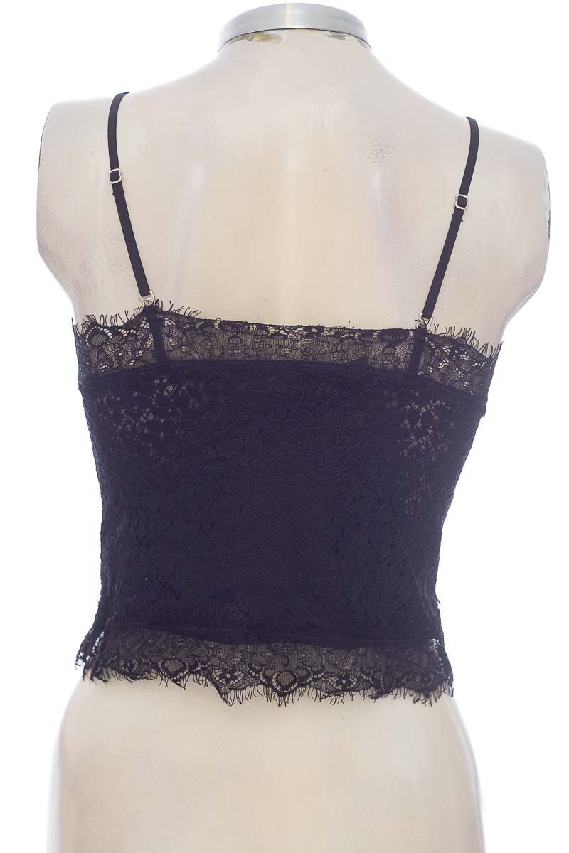 Top / Camiseta color Negro - Leonisa talla S de Segunda Mano | Closeando