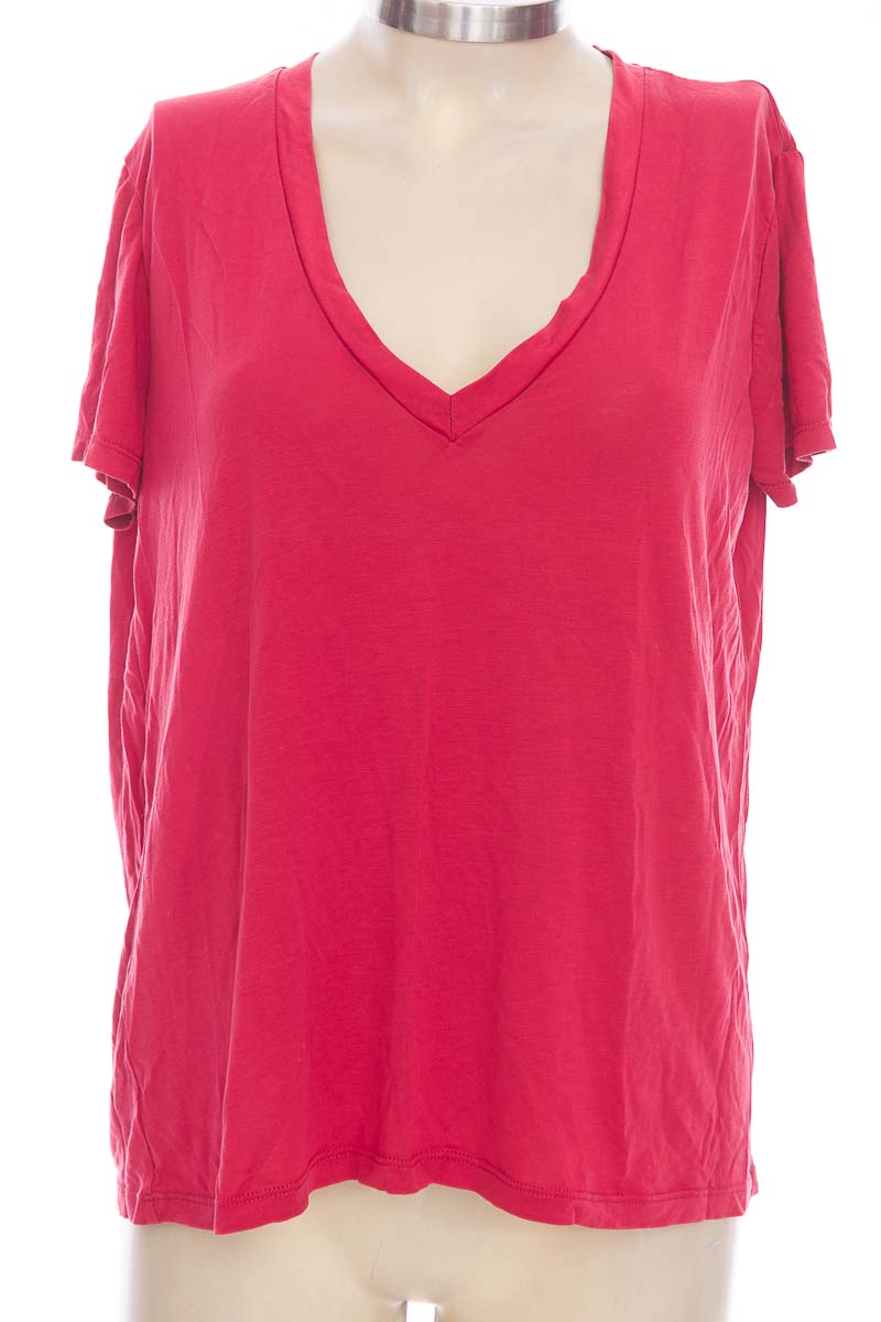 Top / Camiseta color Rojo - Zara | Closeando