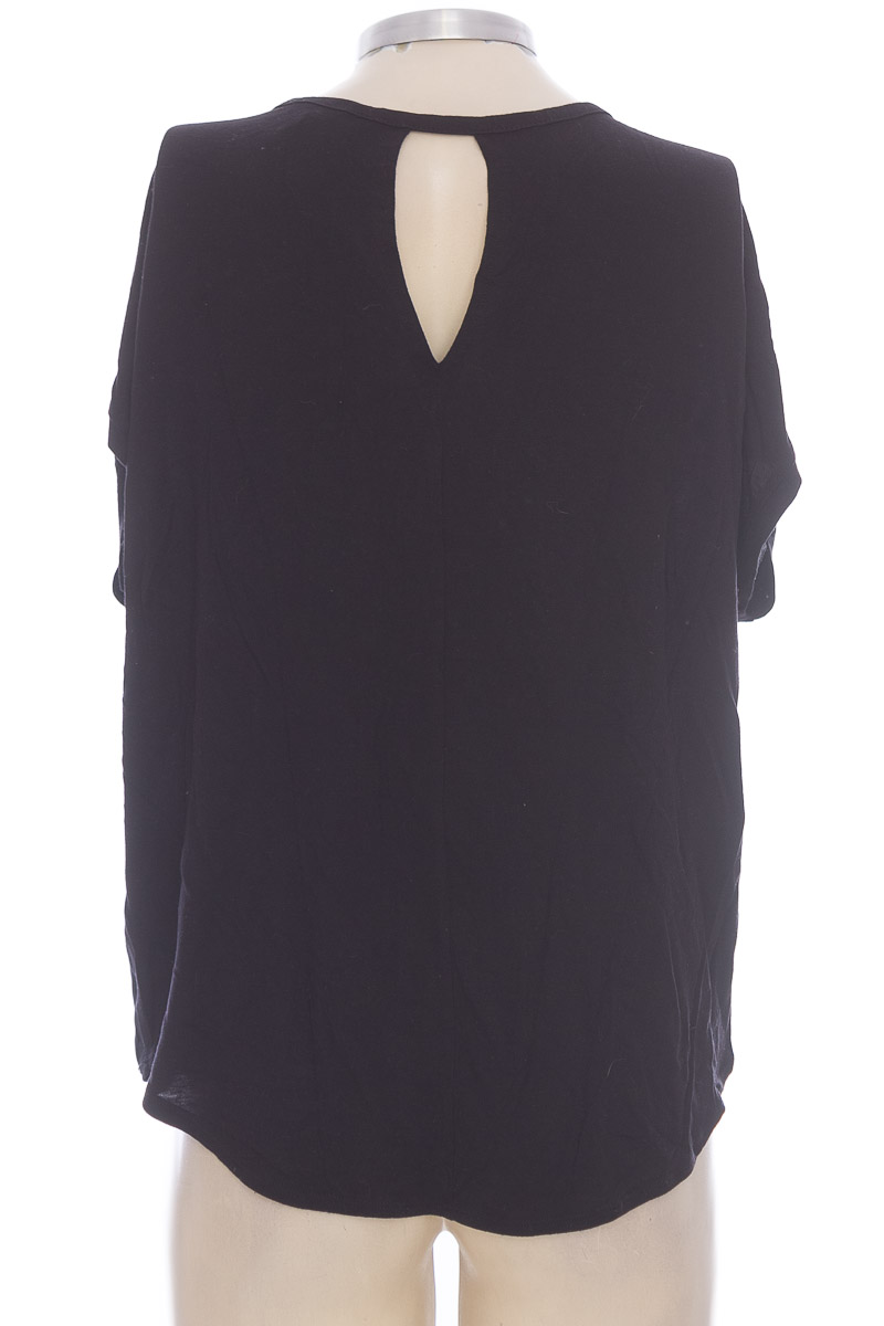 Top / Camiseta color Negro - Gef | Closeando