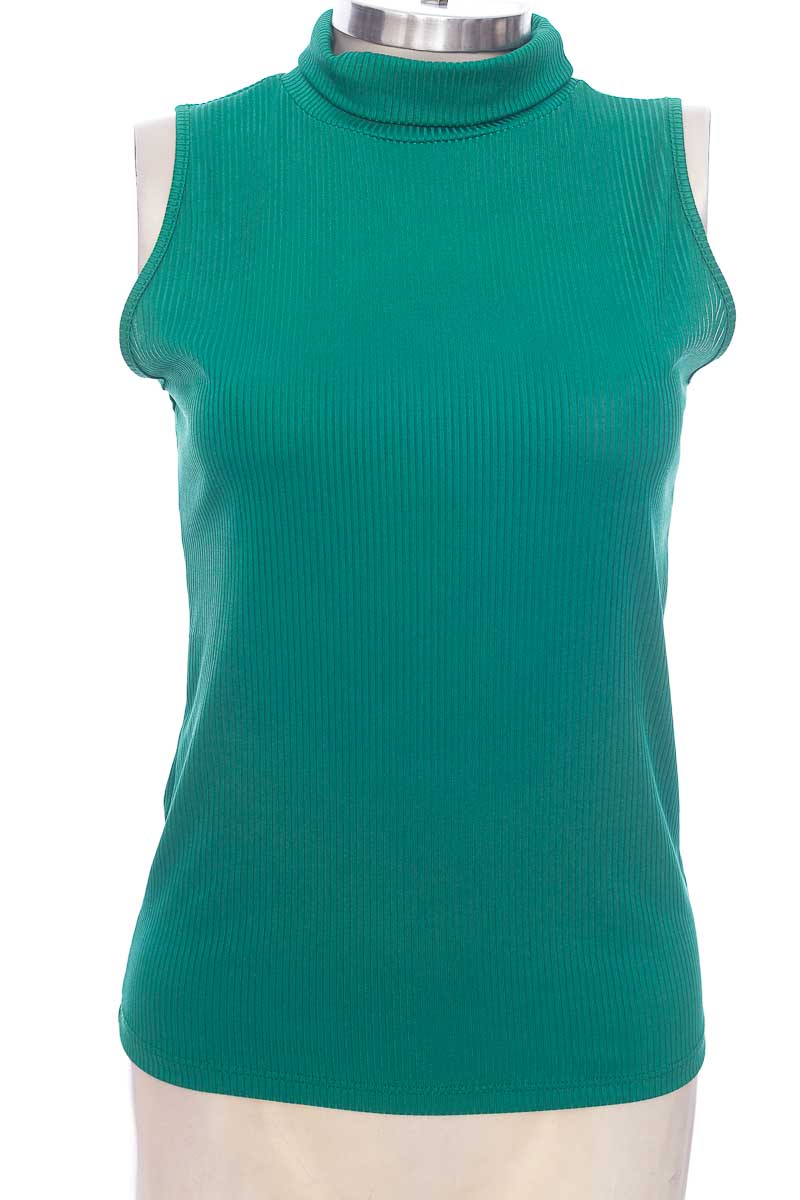 Top / Camiseta color Verde - Arkitect | Closeando