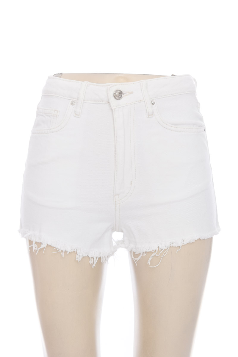 Short color Blanco - Forever 21 | Closeando