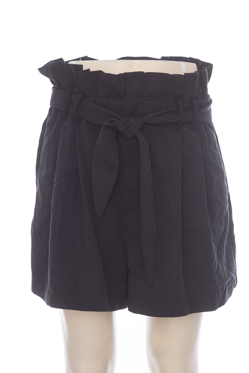 Short color Negro - Zara | Closeando