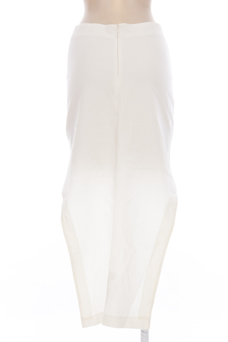 Falda color Blanco - Zara | Closeando