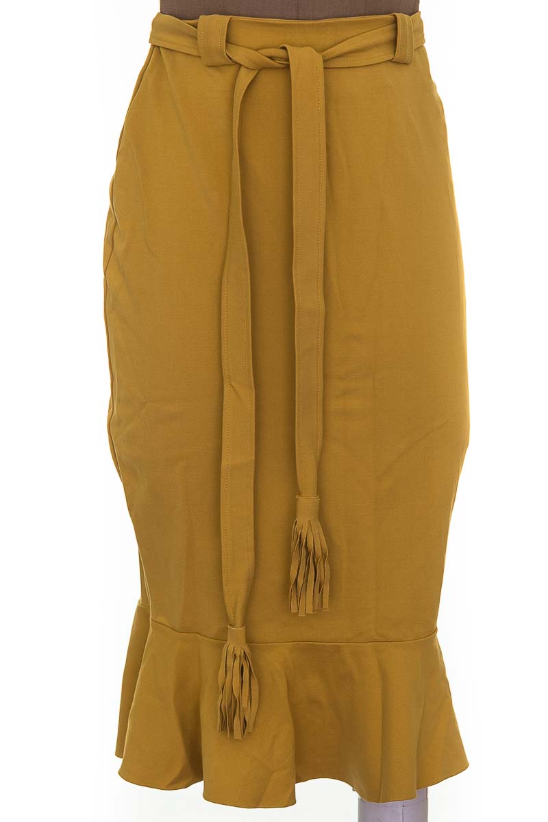 Falda color Mostaza - Juan Carlos Cruz | Closeando