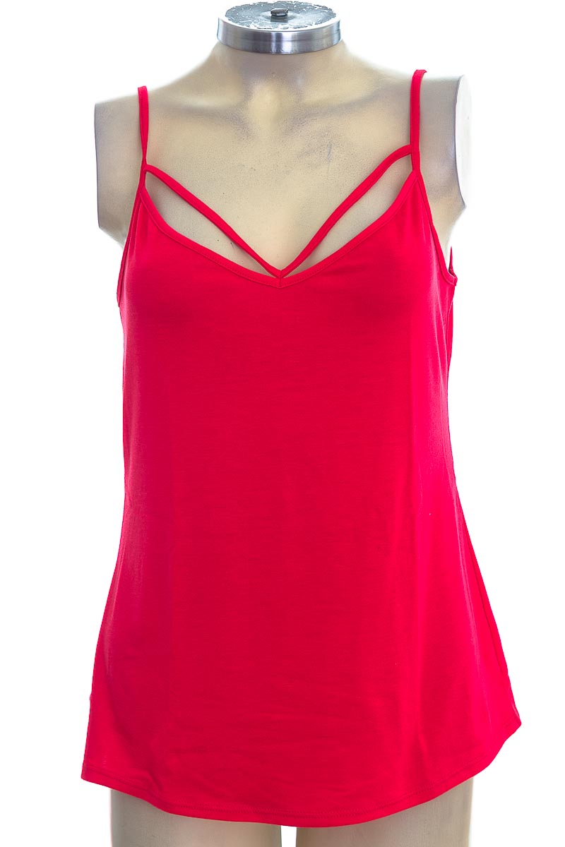 Top / Camiseta color Rojo - Leonisa | Closeando