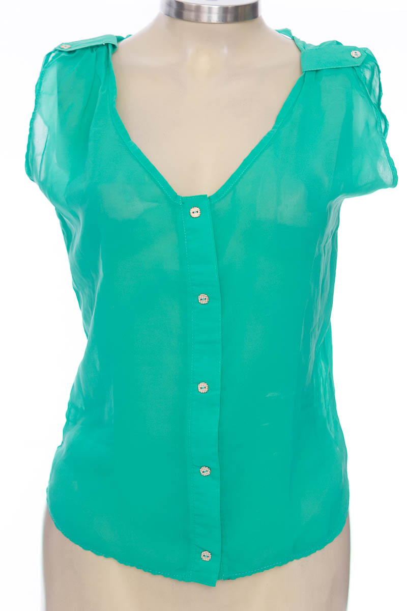 Top / Camiseta color Verde - Bow Woman | Closeando
