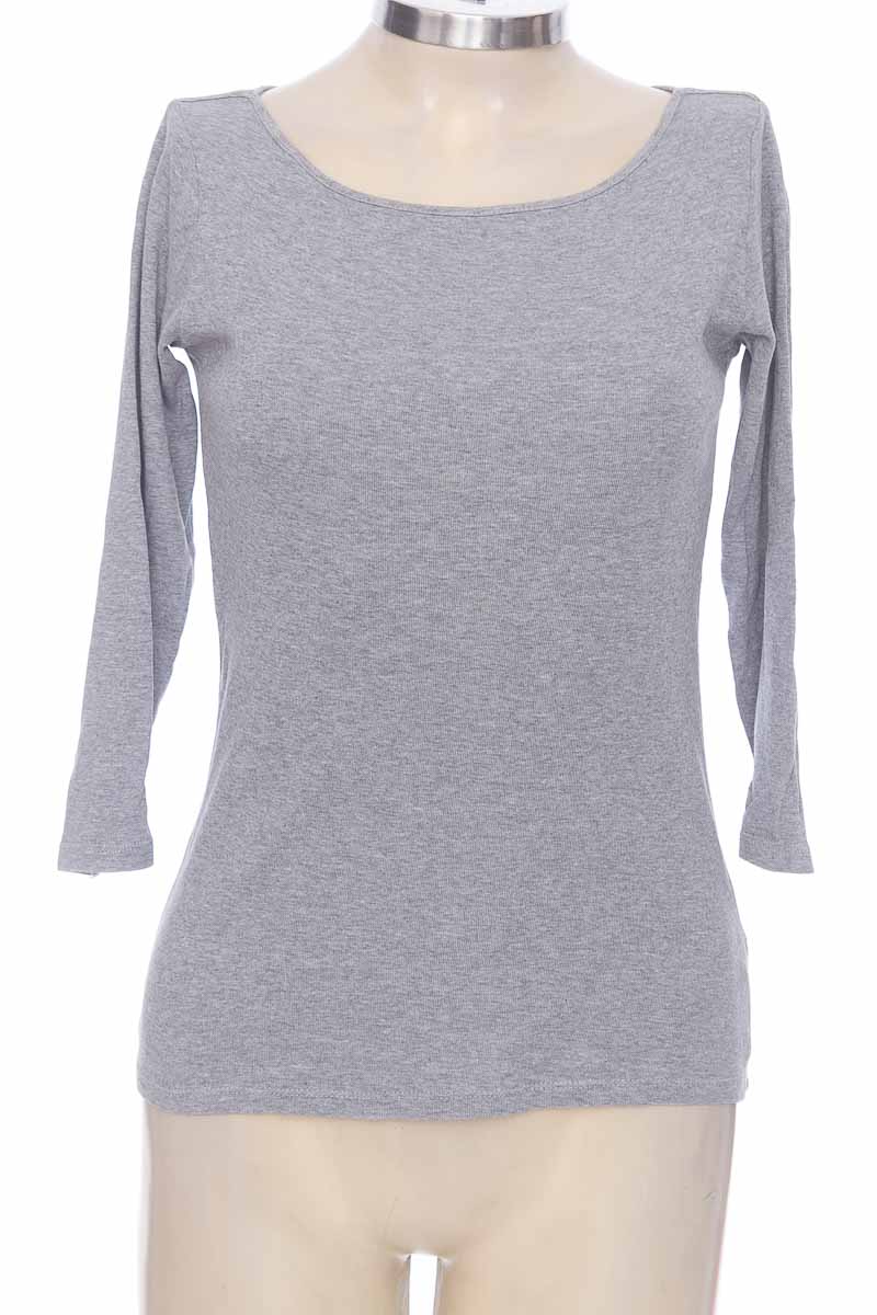 Top / Camiseta color Gris - Zara talla S de Segunda Mano | Closeando