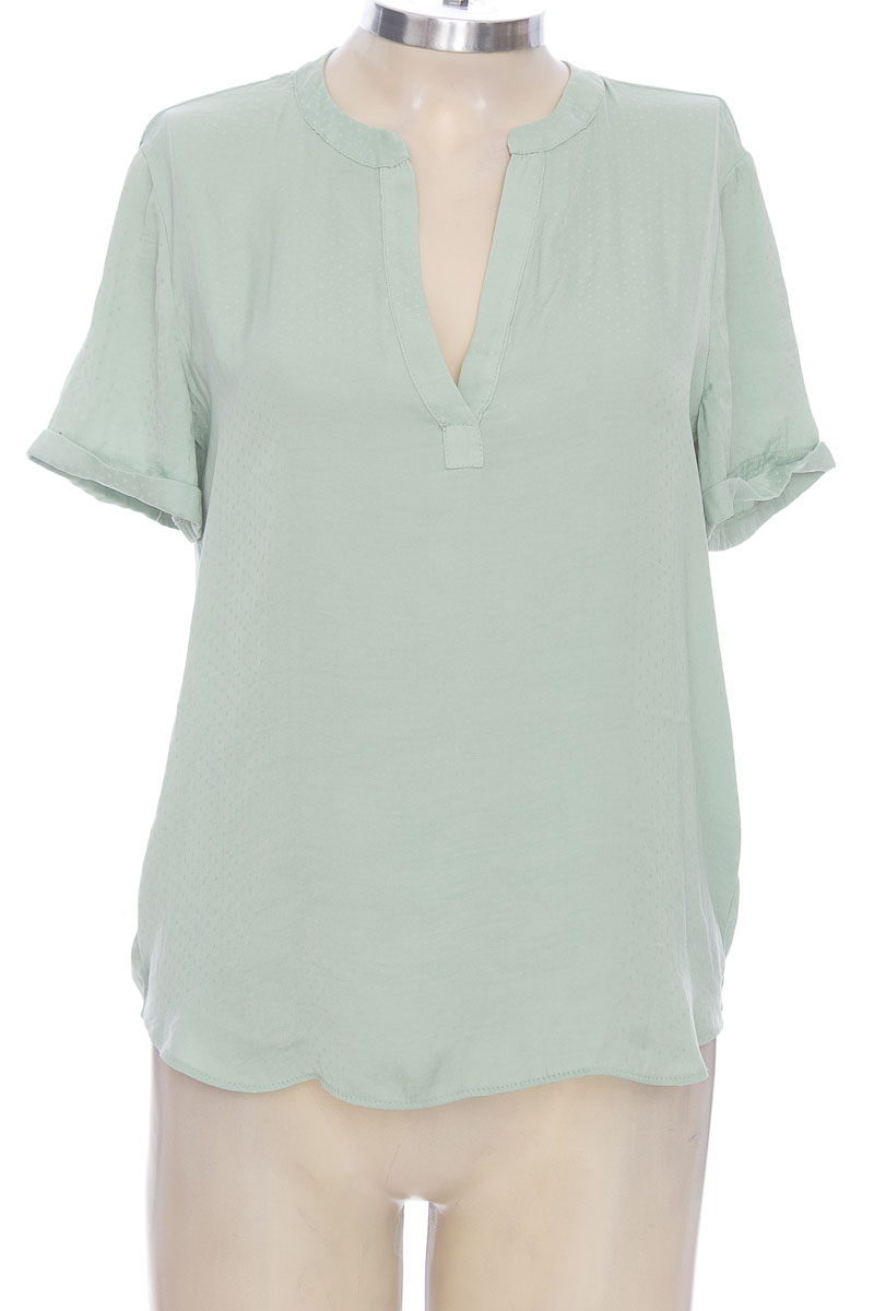 Top / Camiseta color Verde - Stradivarius | Closeando