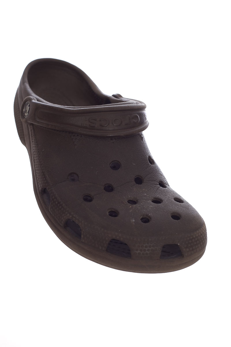 Zapatos color Café - Crocs | Closeando
