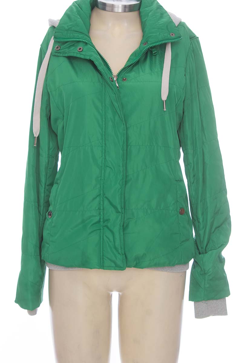 Chaqueta / Abrigo color Verde - Pronto | Closeando