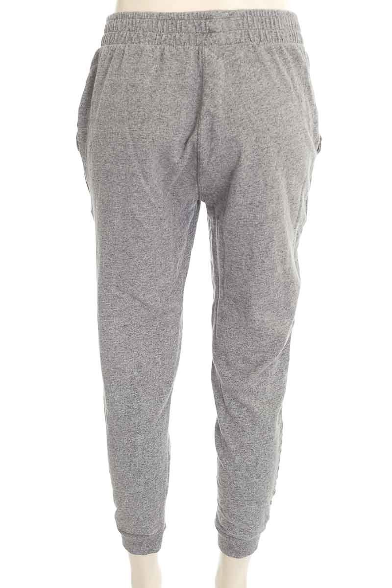 Ropa Deportiva color Gris - Gef | Closeando