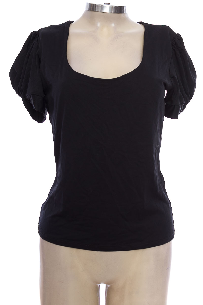 Top / Camiseta color Negro - Studio F | Closeando