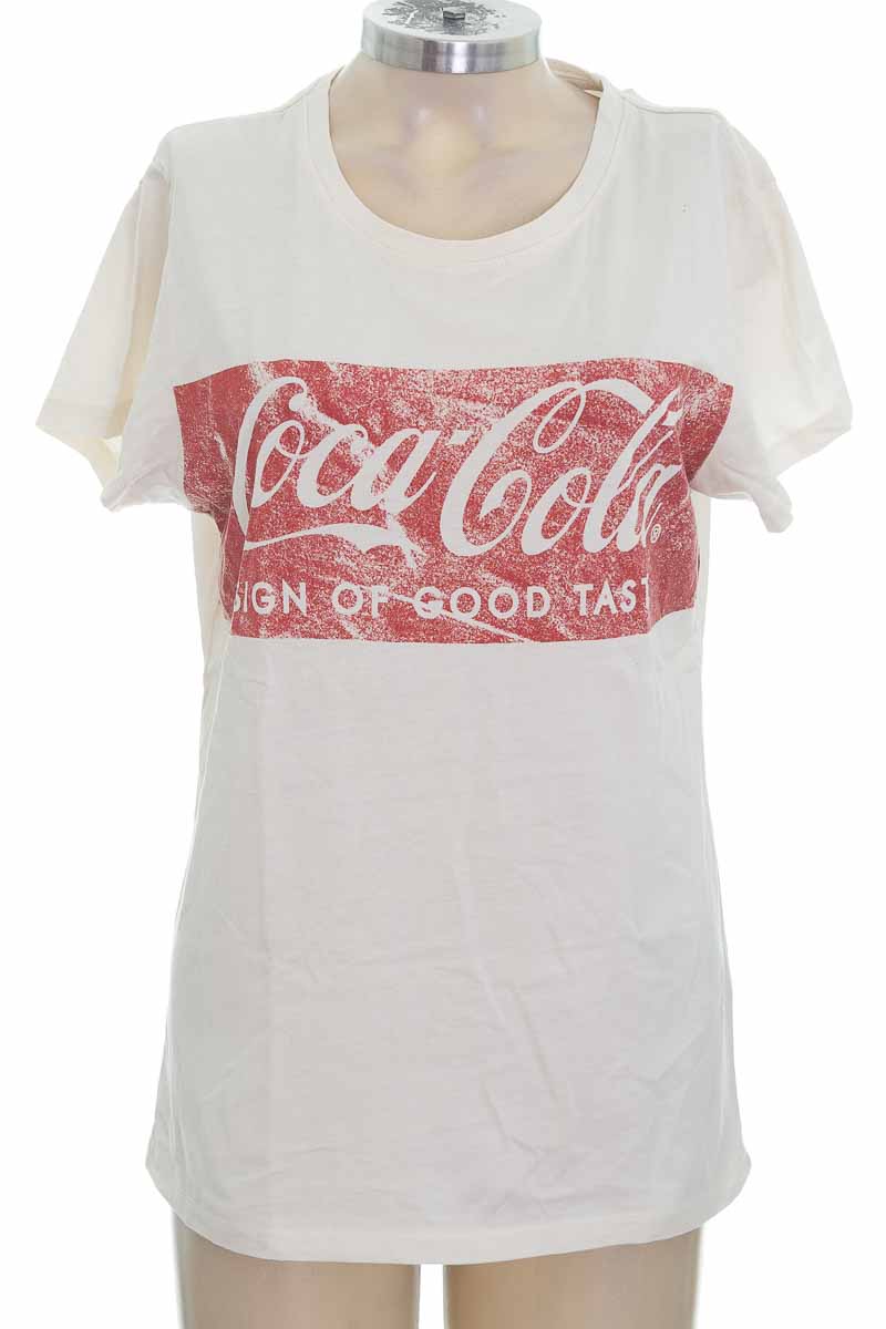 Top / Camiseta color Beige - Coca cola | Closeando