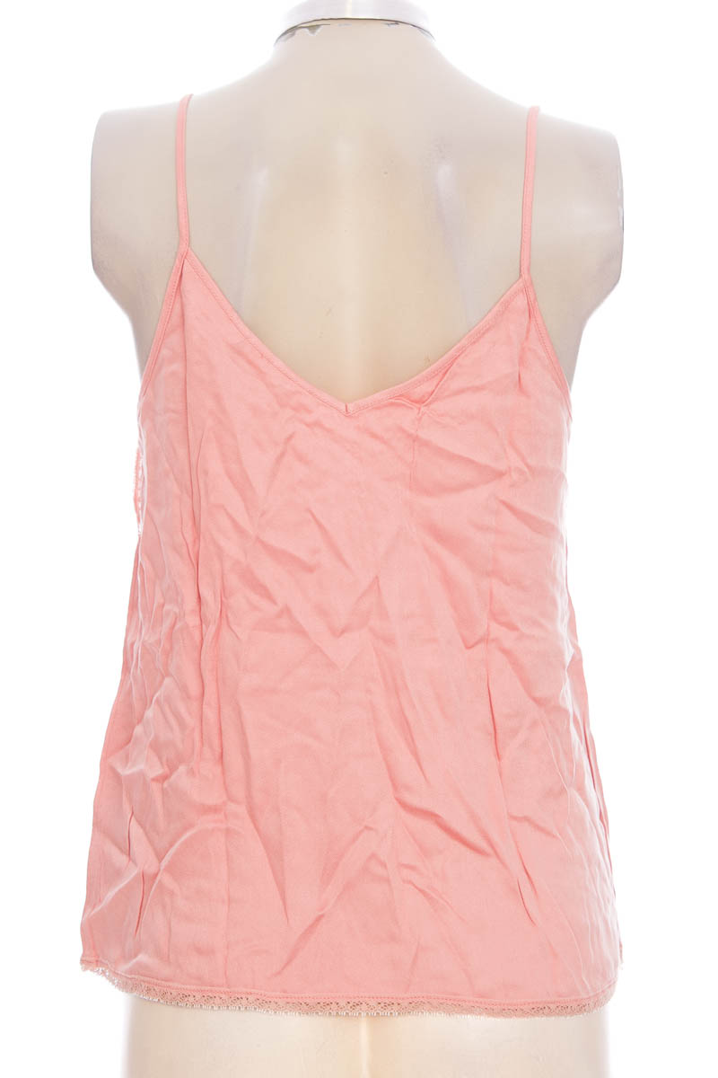 Top / Camiseta color Rosado - Stradivarius | Closeando