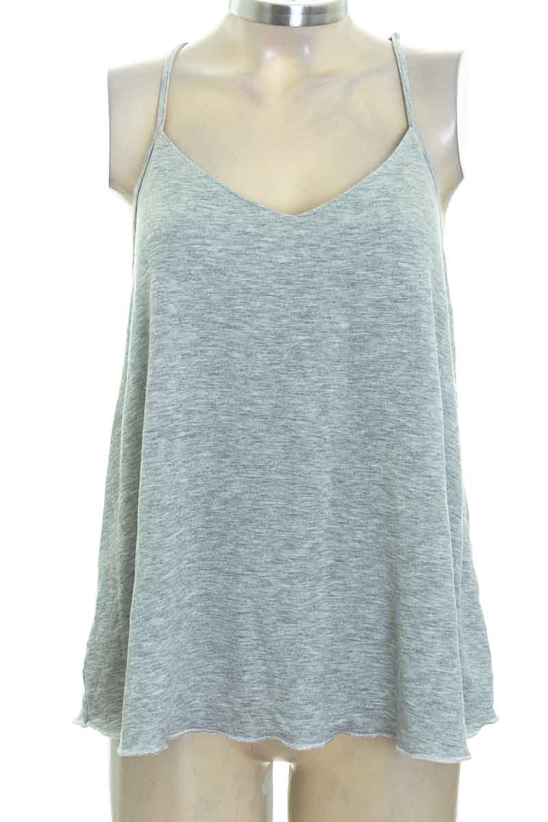 Top / Camiseta color Gris - Options | Closeando