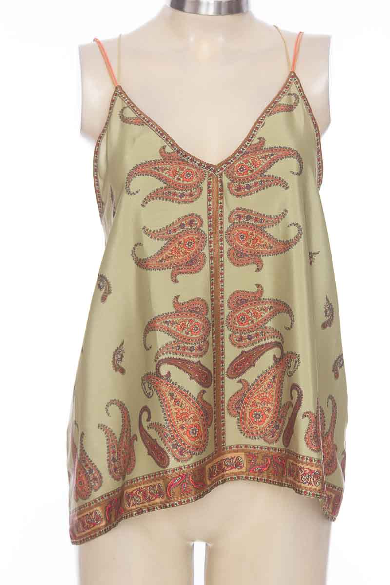 Top / Camiseta color Verde - Zara | Closeando