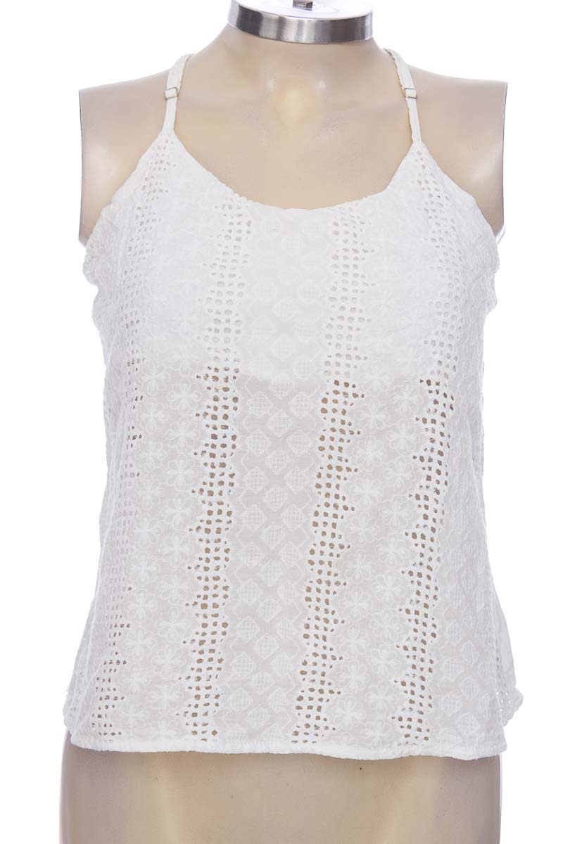 Ropa Deportiva / Salida de Baño color Blanco - Eva Castillo | Closeando