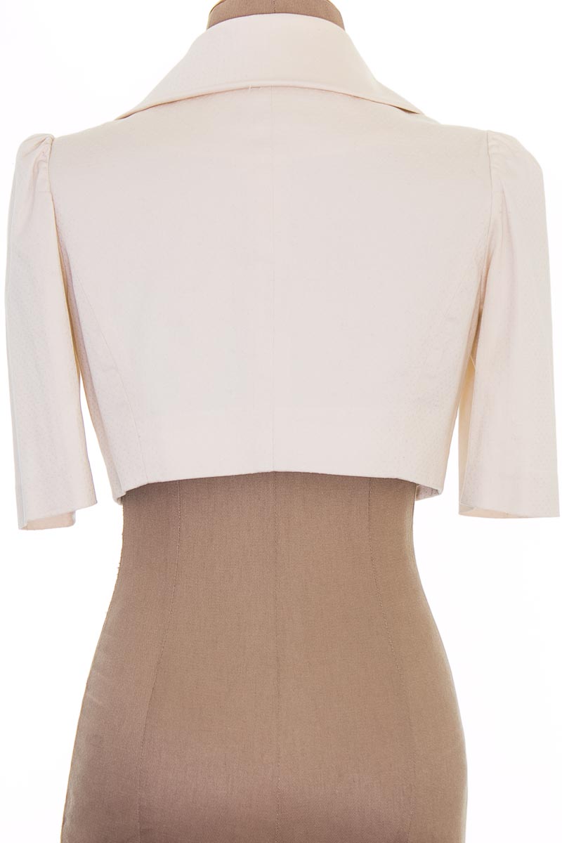 Chaqueta / Abrigo color Beige - Dazari Couture | Closeando