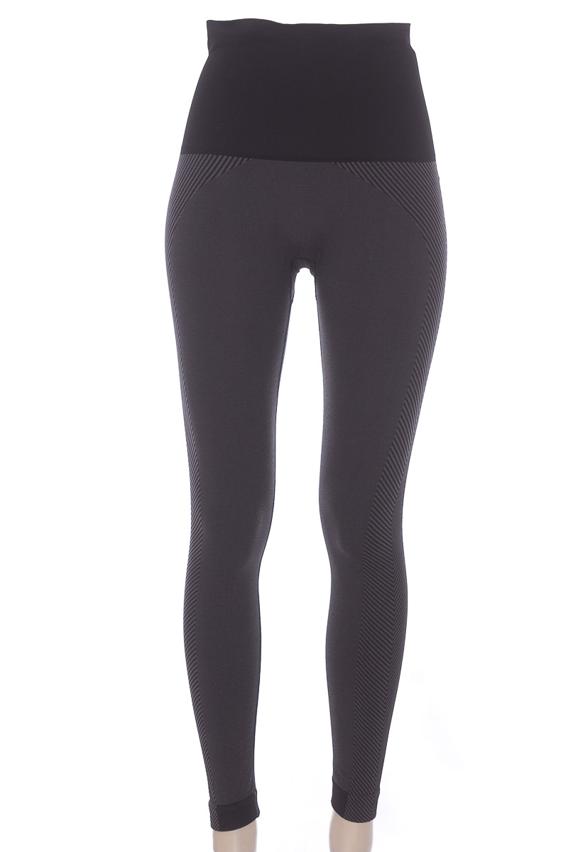 Ropa Deportiva / Salida de Baño color Negro - Gef | Closeando