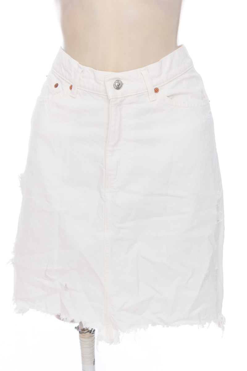 Falda color Blanco - Zara | Closeando