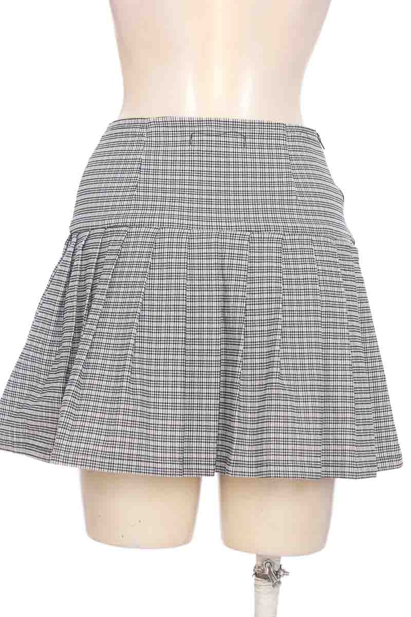 Falda color Blanco - Natalia Salazar | Closeando