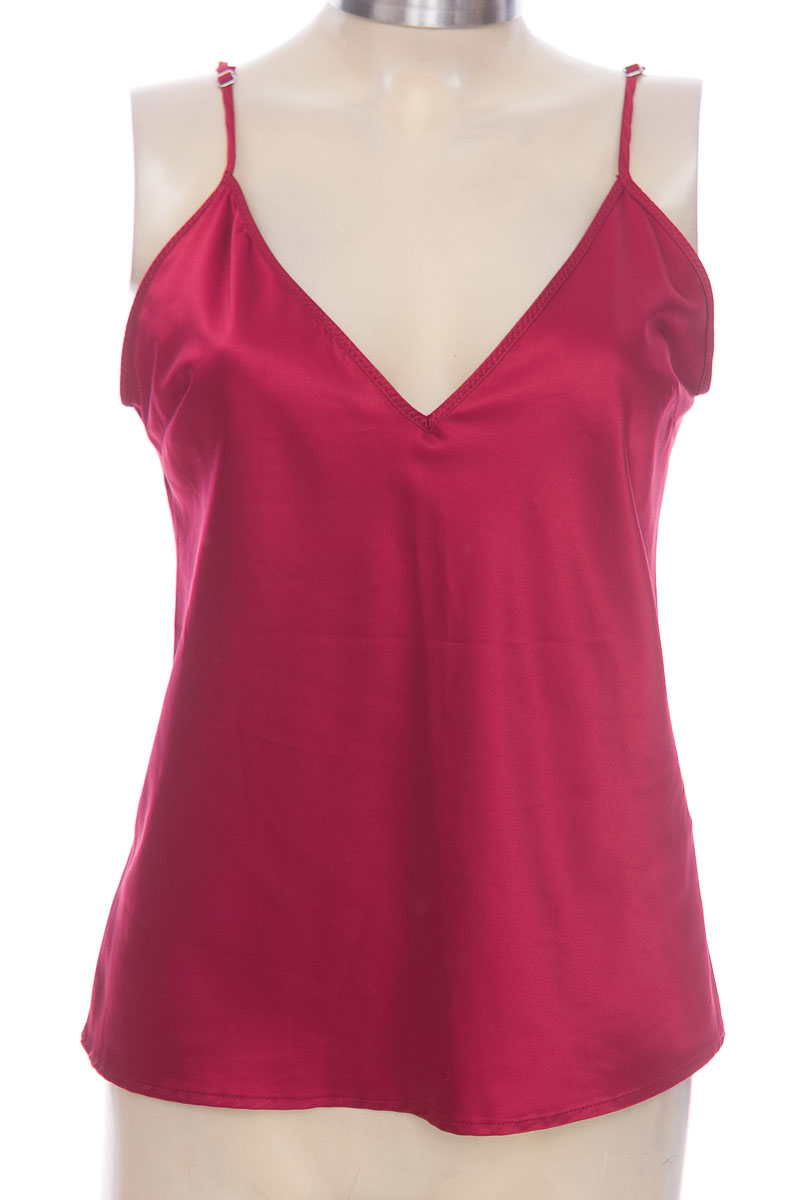 Top / Camiseta color Rojo - Zara talla S de Segunda Mano | Closeando