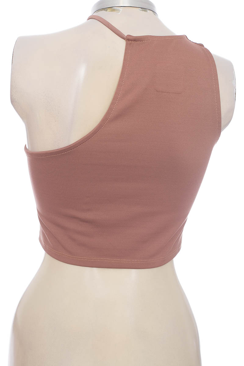Ropa Deportiva / Salida de Baño color Rosado - Taiki | Closeando